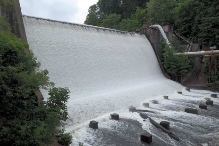 Visit the Gorge Metro Park for Waterfalls and a Cave in Cuyahoga Falls ...