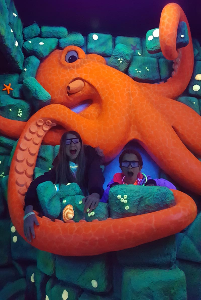 Out of this World Fun at Alien Vacation Mini Golf! - Akron Ohio Moms