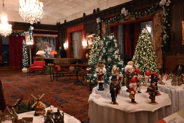 Christmas Tradition Continues at Stan Hywet Deck the Hall - Akron Ohio Moms