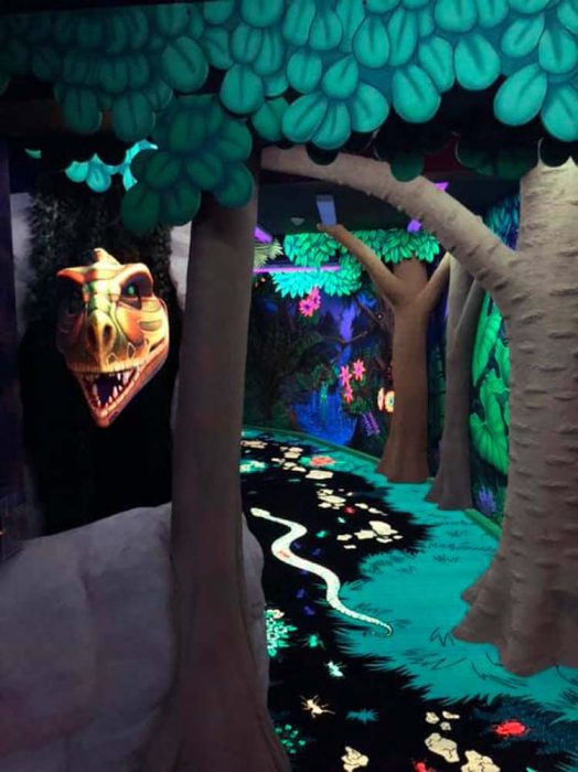 Visit Ohio's Best Mini Golf - Alien Vacation Mini Golf - Akron Ohio Moms