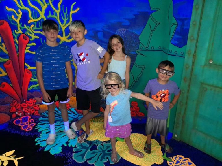 Visit Ohio's Best Mini Golf - Alien Vacation Mini Golf - Akron Ohio Moms