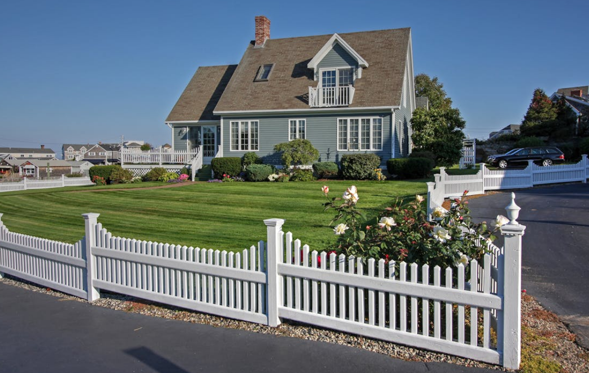 How to Choose the Best Residential Security Fence for Your Home - Akron ...