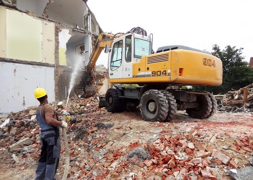 Important Ways Specialized Demolition Reduces Risk in Structural Projects - Akron Ohio Moms