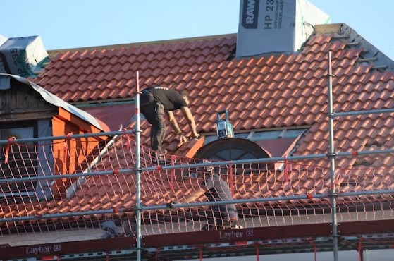 To Fix or to Upgrade Your Roof? Useful Tips & Tricks - Akron Ohio Moms